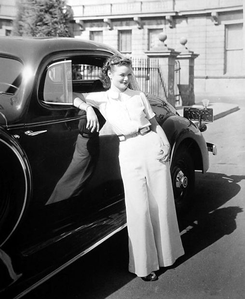 Icon: Simone Simon – Liz Eggleston