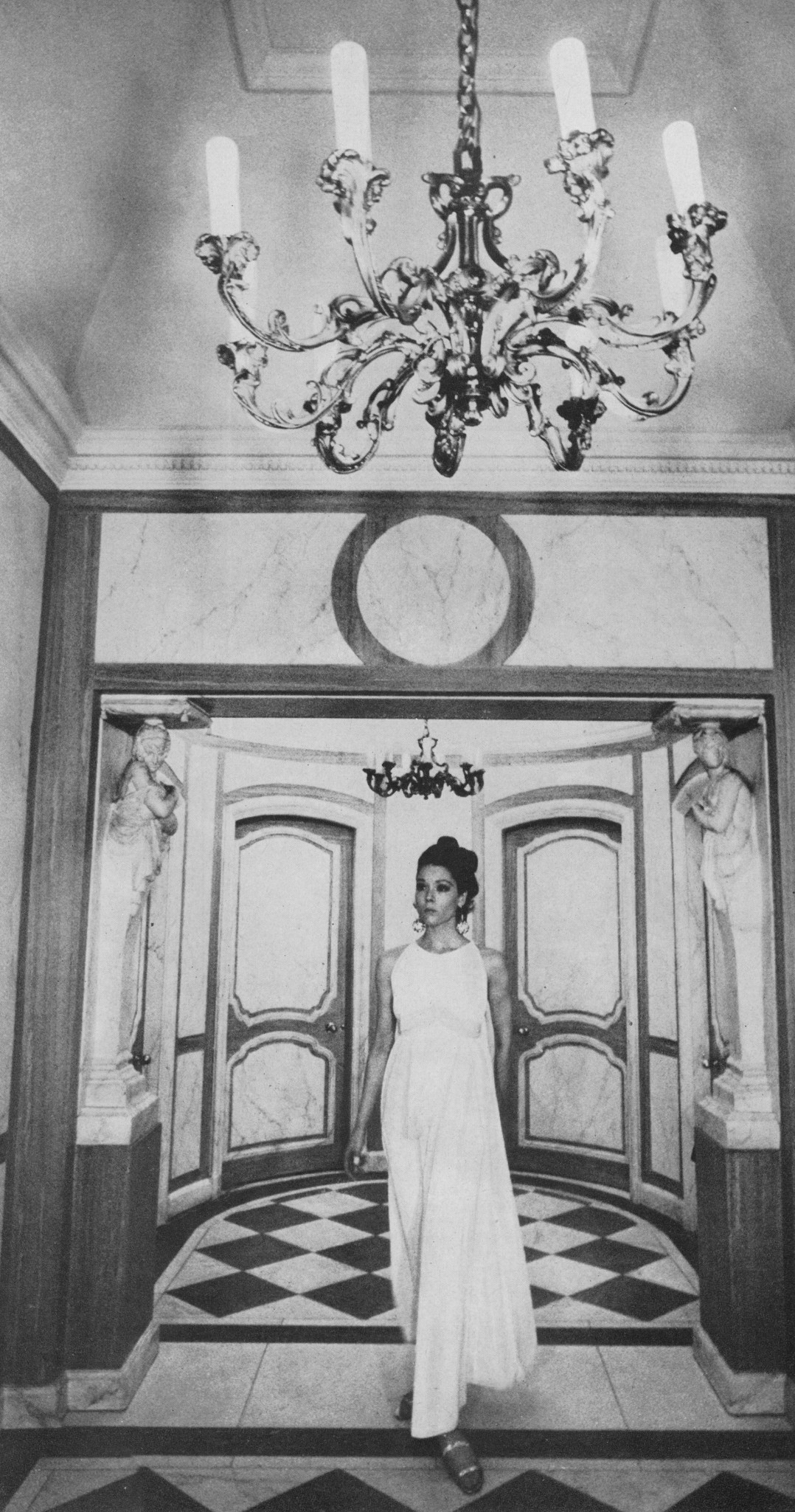 Masque behind the face – Liz Eggleston